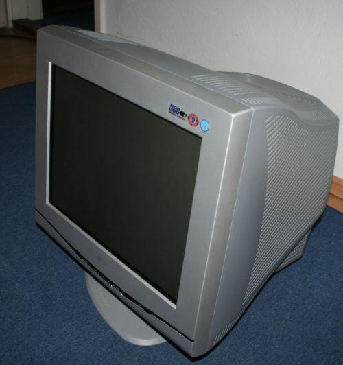 LG F900P Flatron monitor 19 CRT , USB hub, BNC