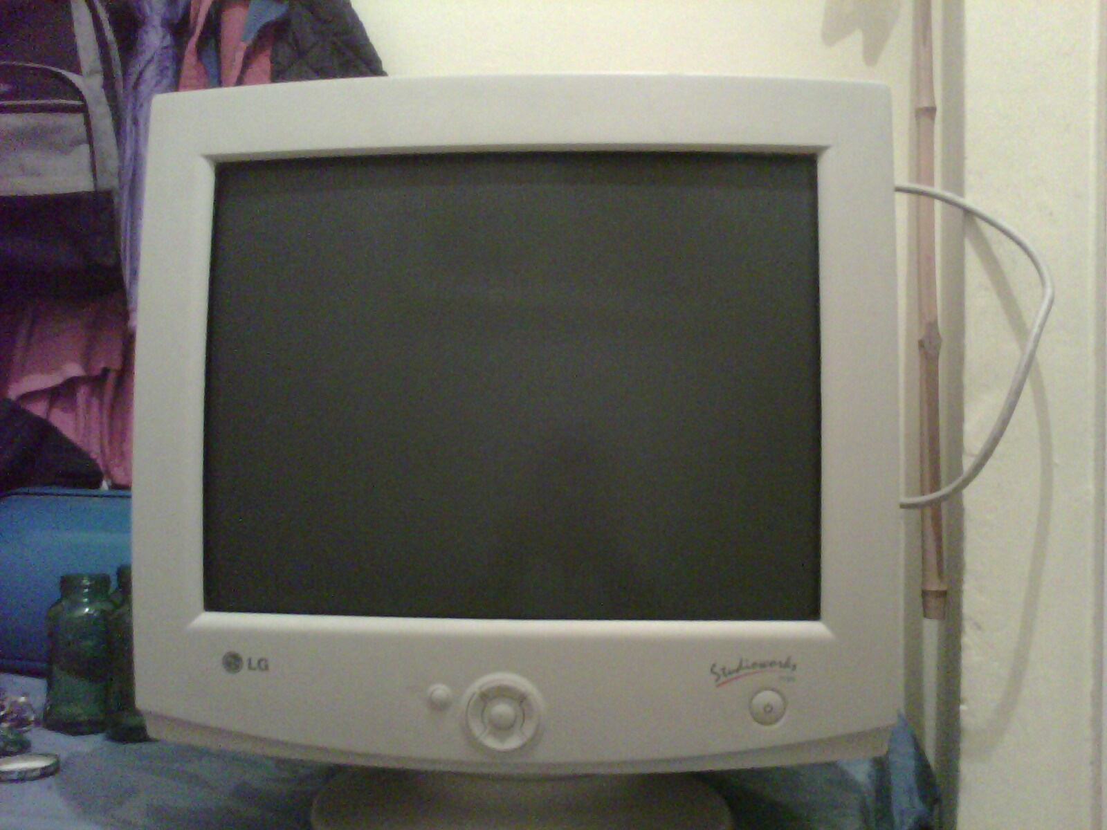 LG CRT monitor 17 LG StudioWorks 775