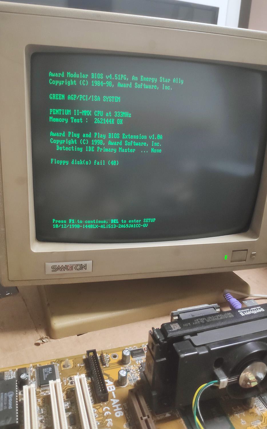 Retro CRT monitor Samtron / Samsung SM-12SFA7 12 Monochrome zeleni