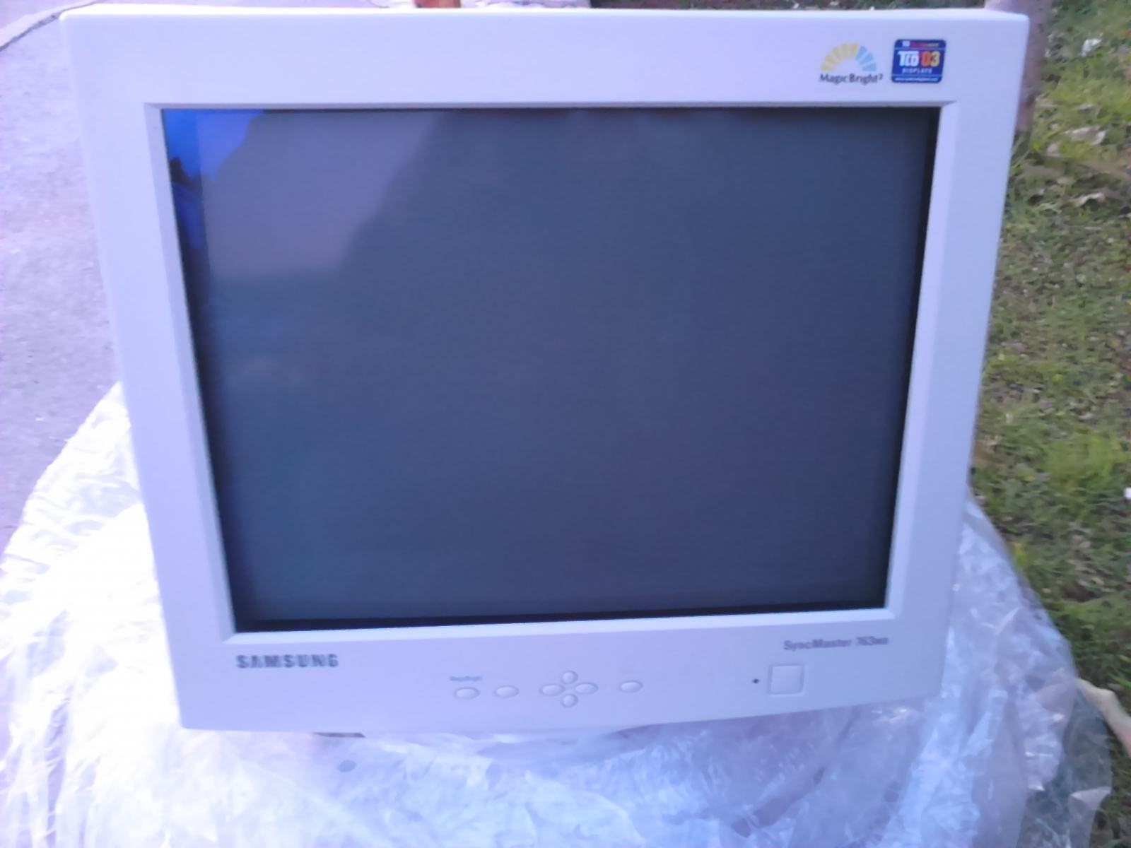 Samsung SyncMaster 763MB - CRT monitor - 17