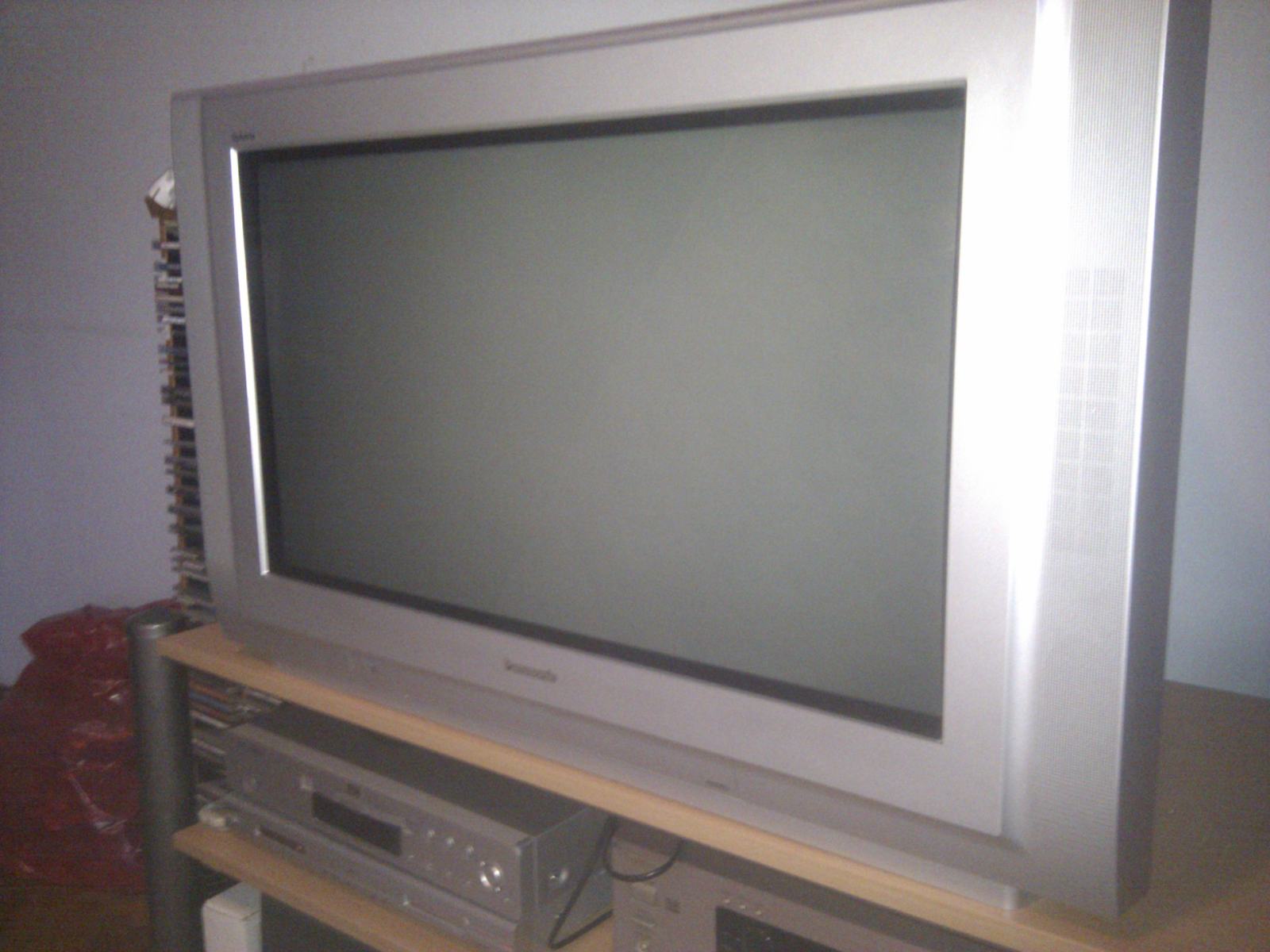Panasonic Quintrix 82cm 16/9 flat screen, 100Hz
