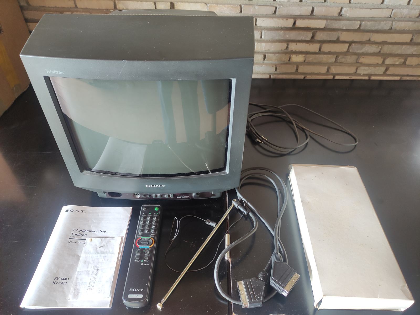 Sony Trinitron 14 (37 cm)