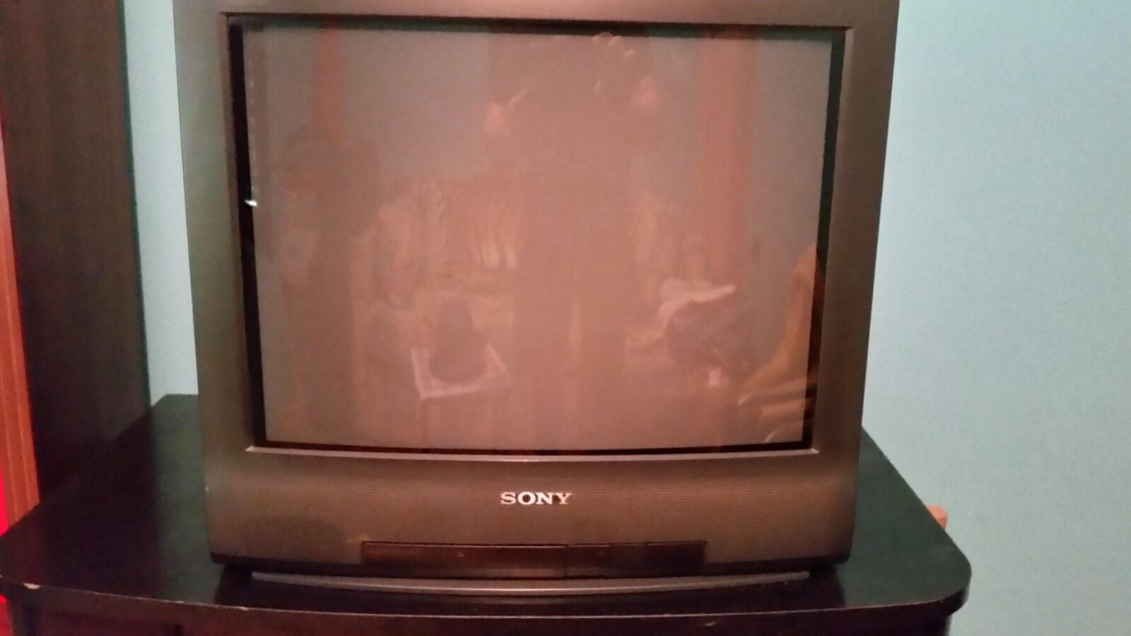 SONY Trinitron color TV