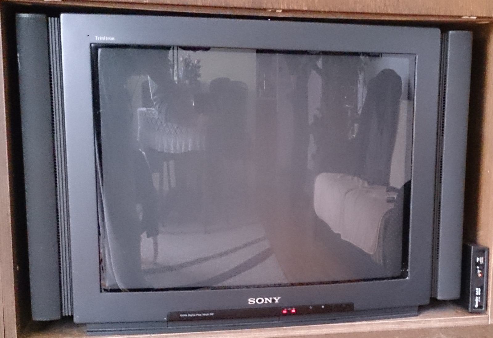 SONY TRINITRON TV 72cm KV-29E1K sa 2 daljinska i 3 zvučnika
