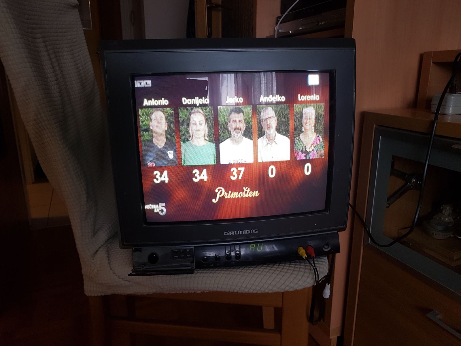 TV CRT GRUNDIG 32 cm