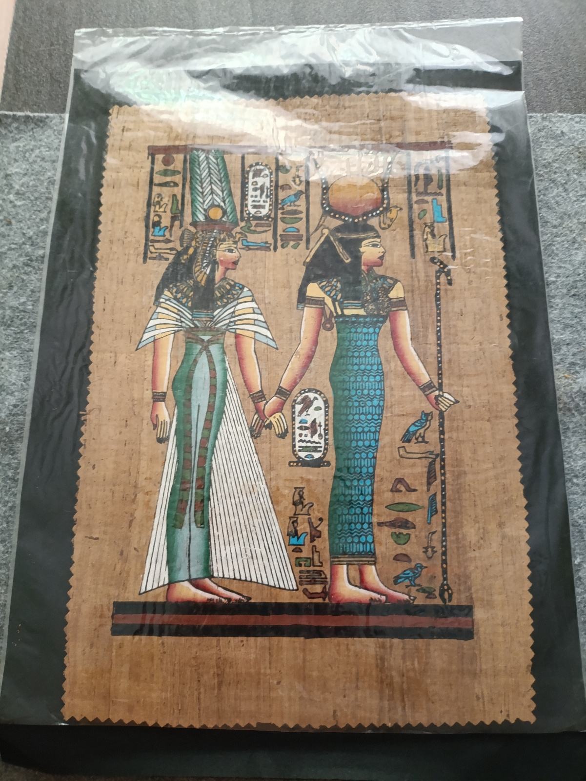 papirus sa slike u zaštitnom celofanu