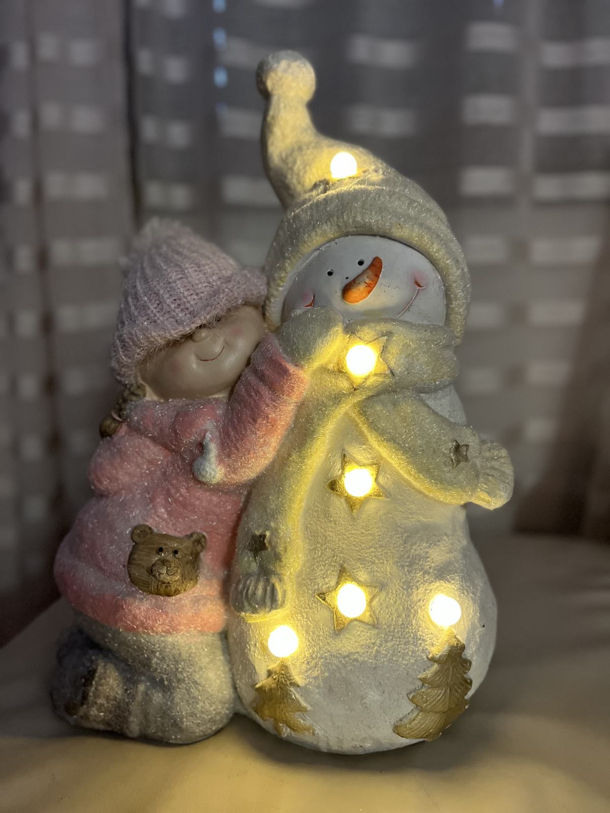 Ukrasna novogodisnja/zimska gipsana skulptura