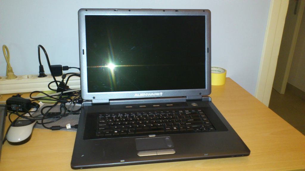 Prodajem Alienware Area-51 m5700