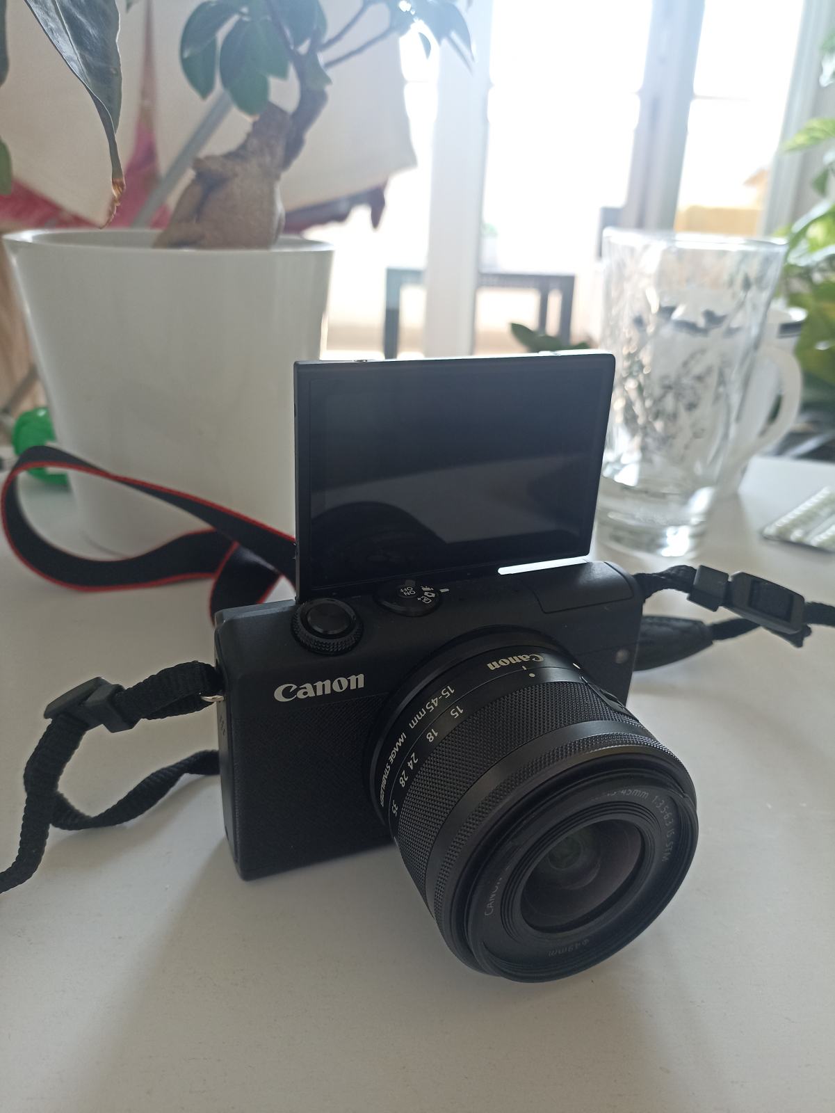 Canon m200