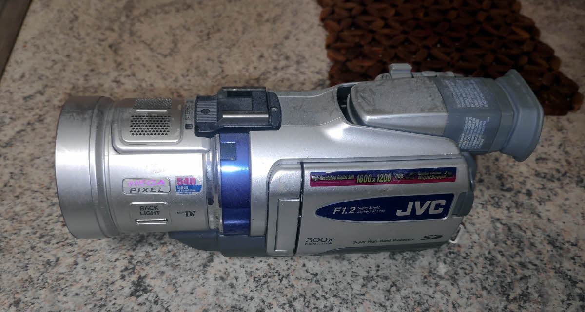 JVC MiniDV kamera kamkorder camcorder GR-DV700E