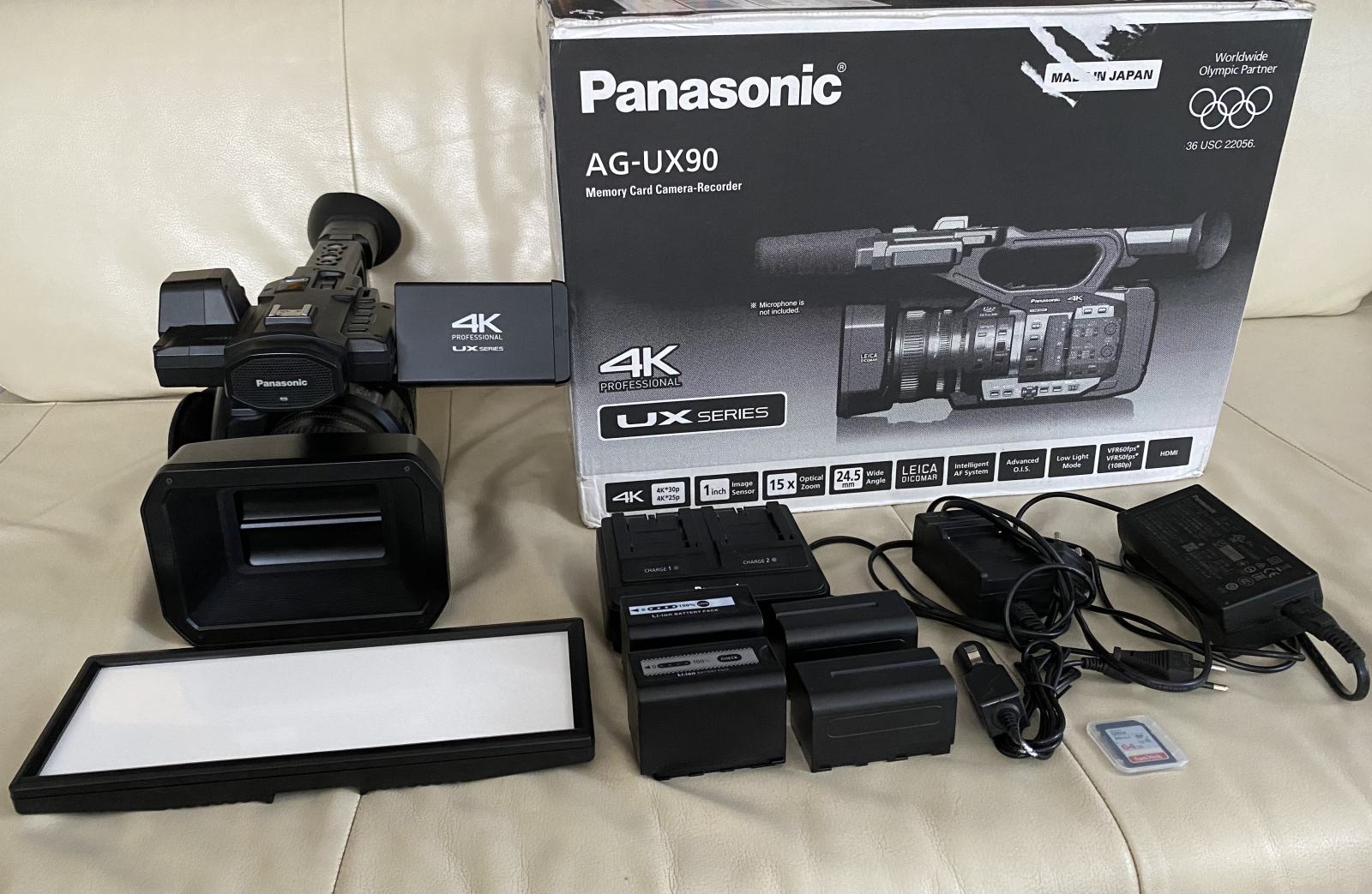 Video kamera Panasonic AG-UX 90, 4K s rasvjetom