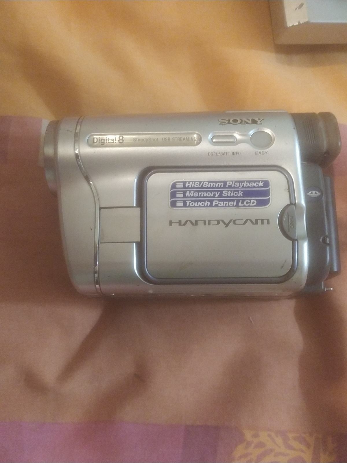 SONY-Digital 8 HandyCam