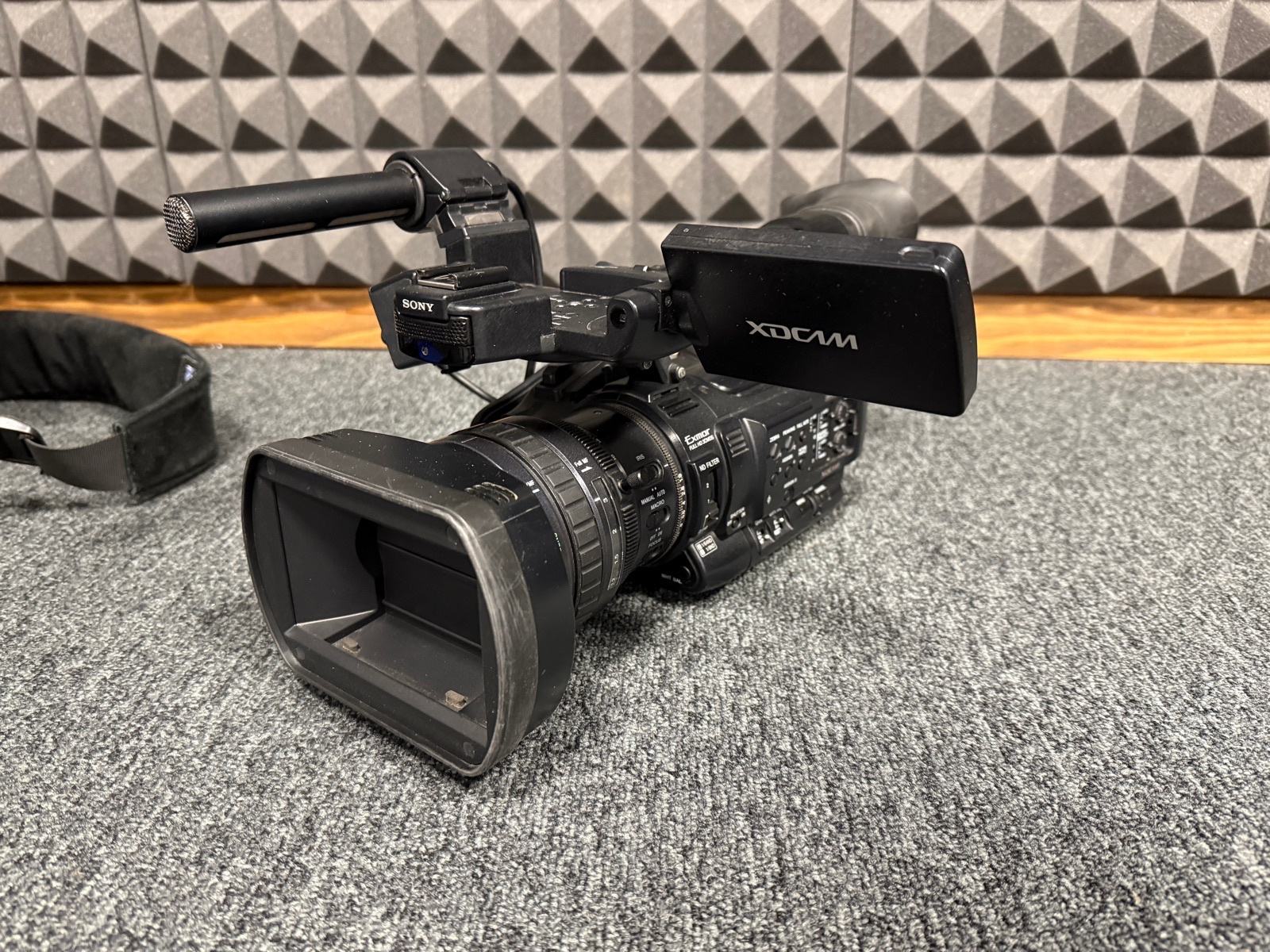Sony PMW-200 XDCAM HD422 Camcorder