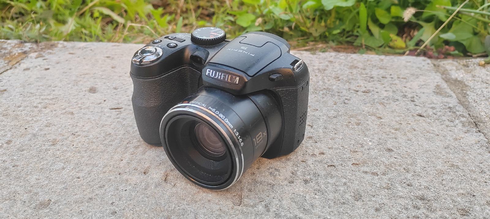 FujiFilm FinePix S1800
