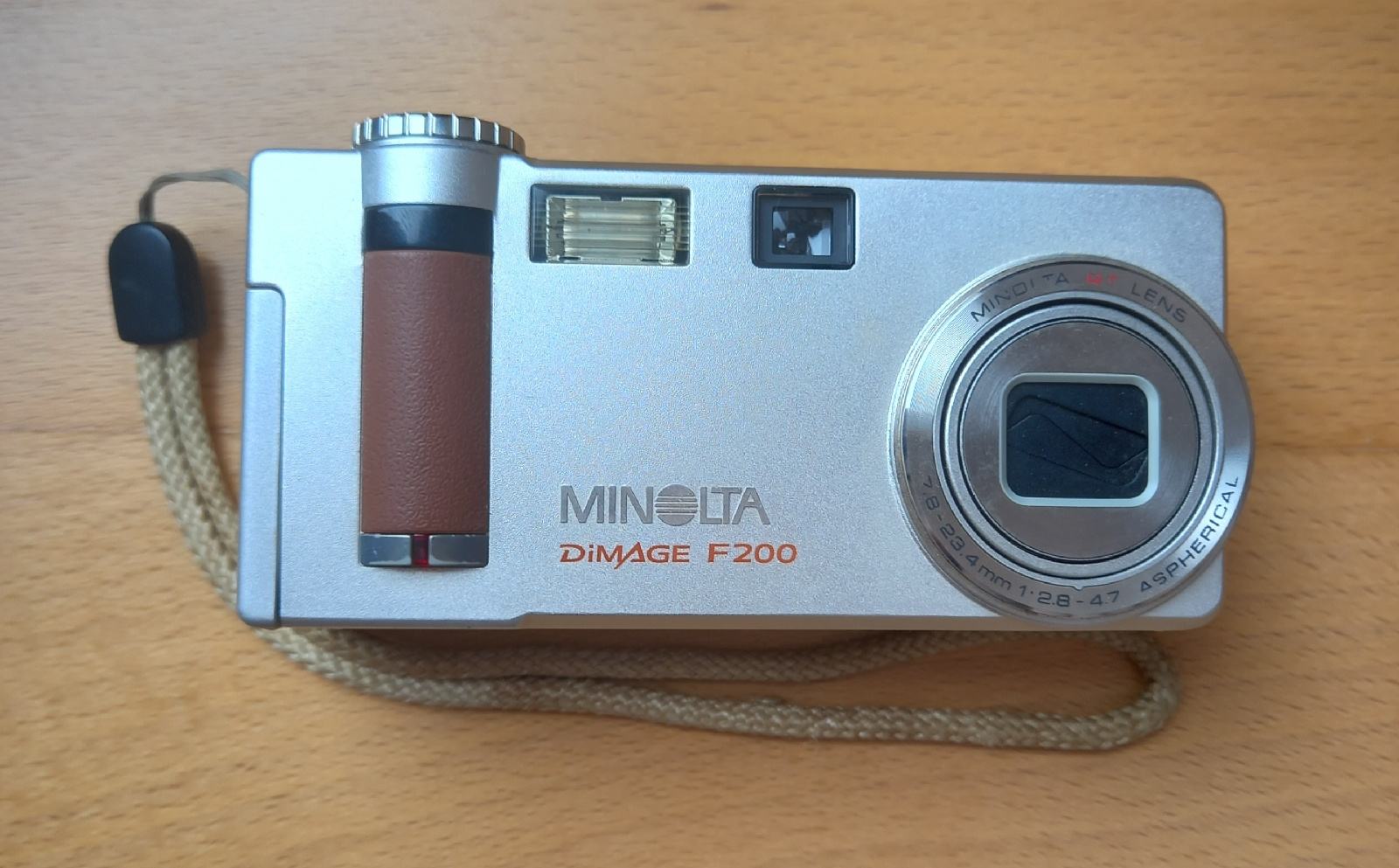MINOLTA DIMAGE F200