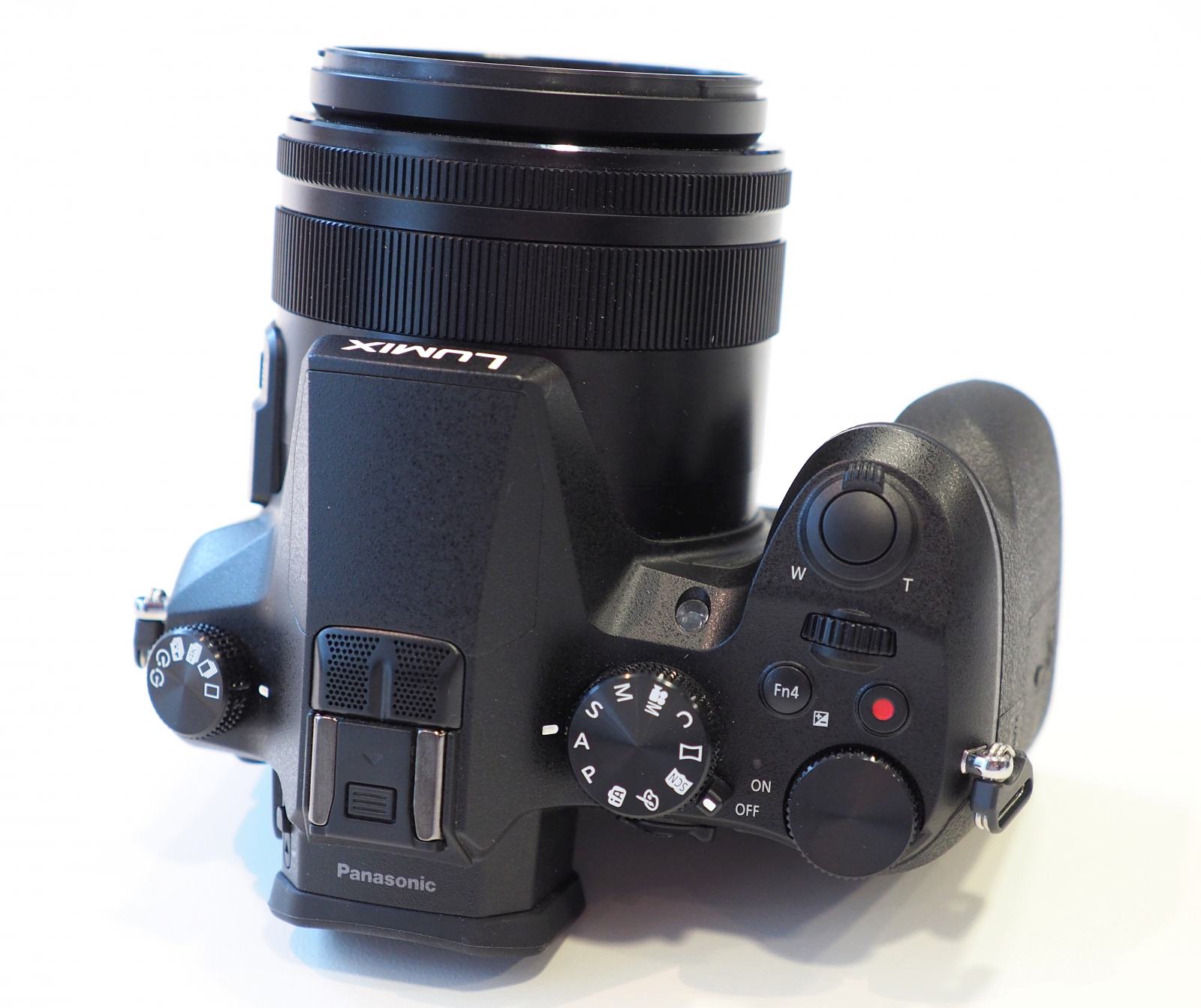 Panasonic Lumix FZ2000