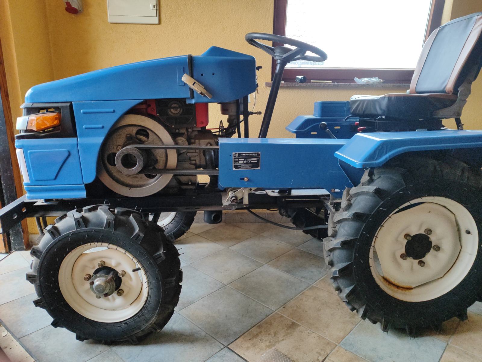 Mini traktor Weifang LHT151 - S priključcima!