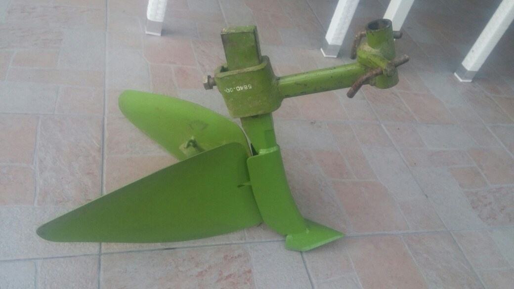 Plug za.agriu imt 506