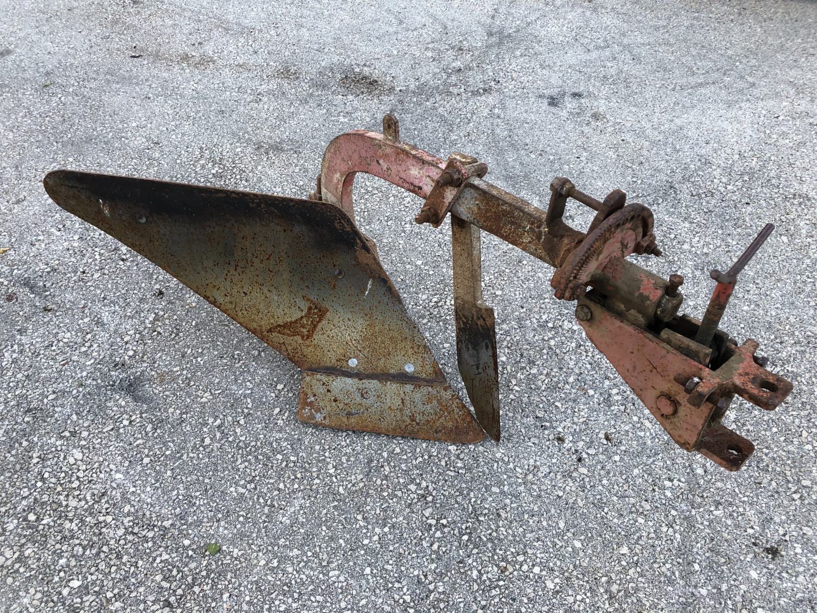 Plug jednobrazni za traktor Tomo Vinković stari tip