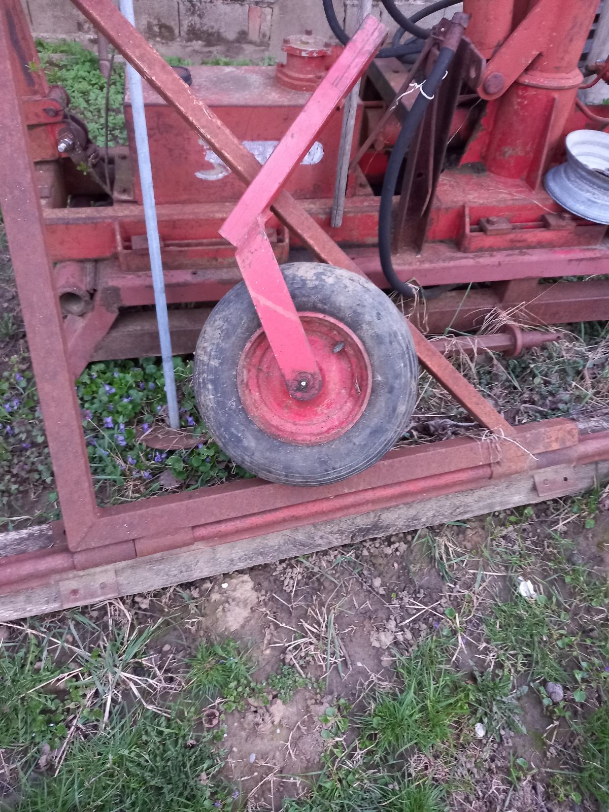 pomoćni kotač od polj.strojeva