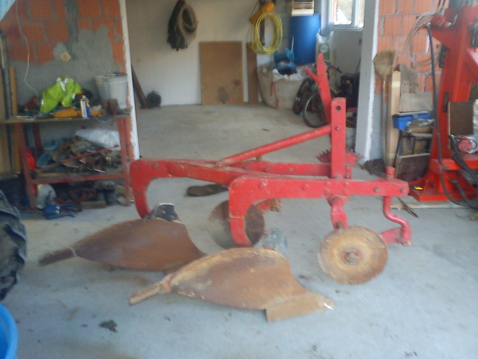 Prodajem Plug 12 cola IMT