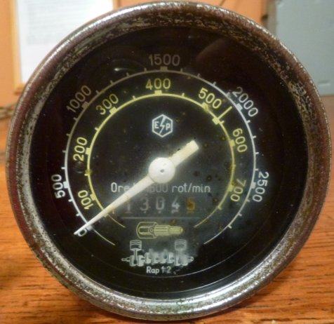 UNIVERSAL 445 Radni sat