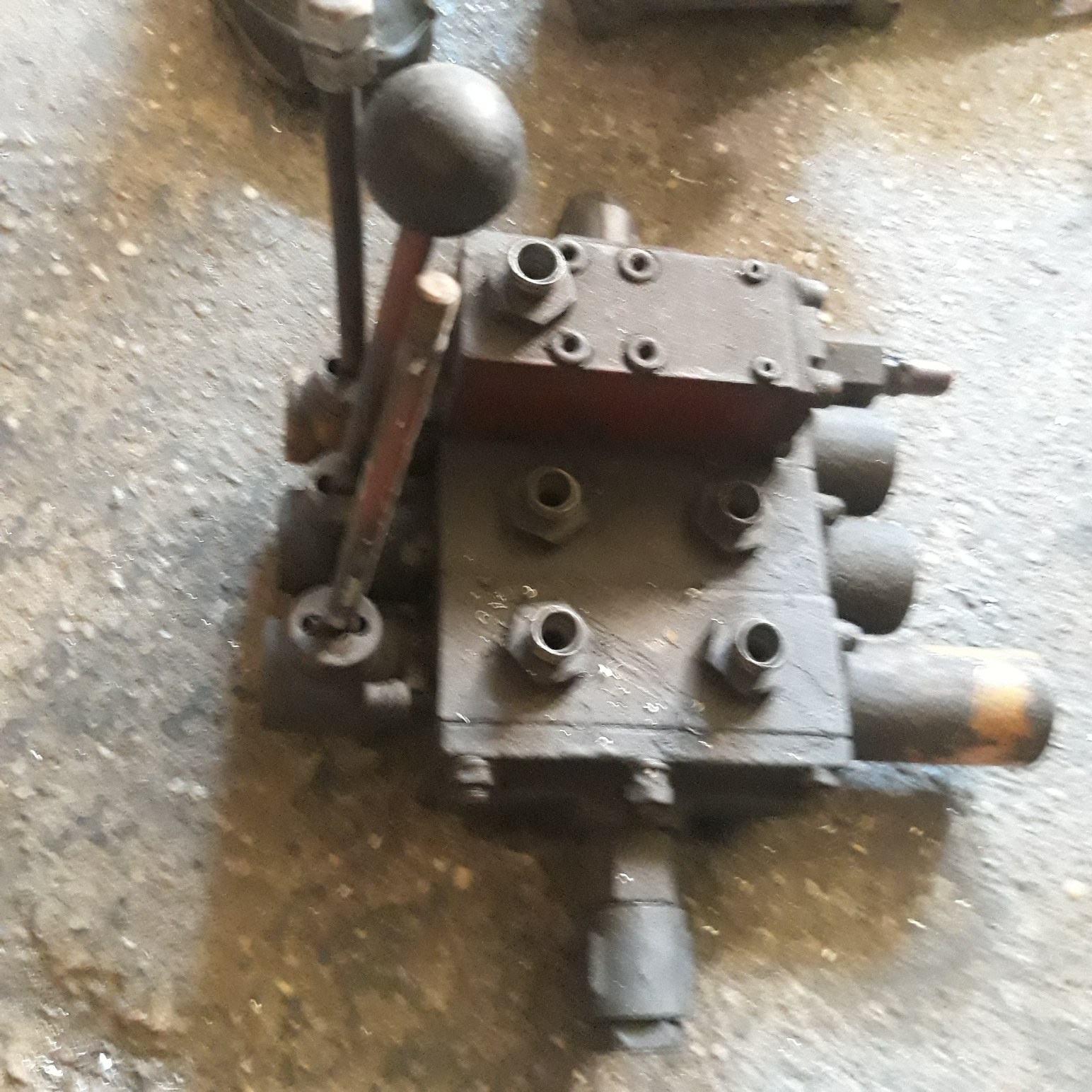 Hidraulicni razvodnik