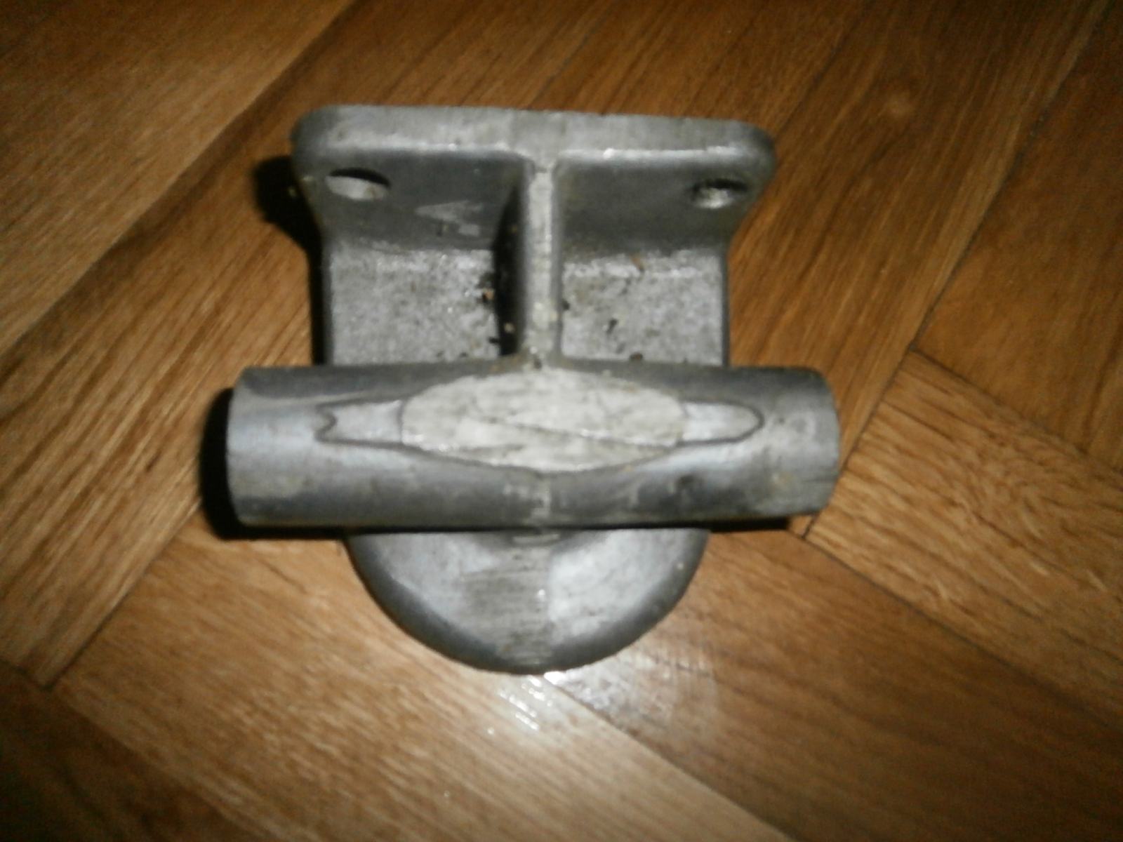 NOSAČ FILTERA ULJA ZA TRAKTOR IMT 533