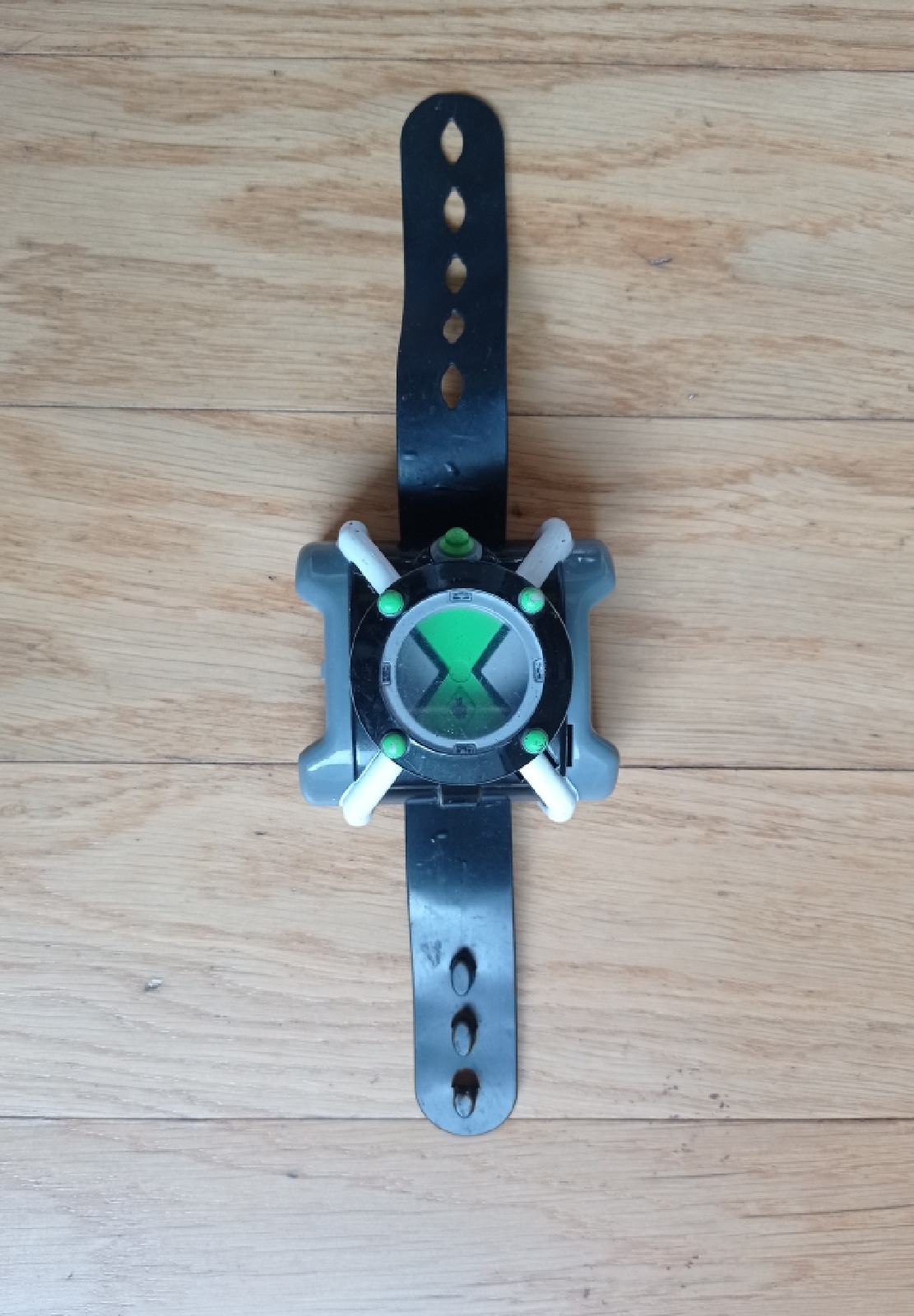 Ben 10 ten sat Omnitrix 3