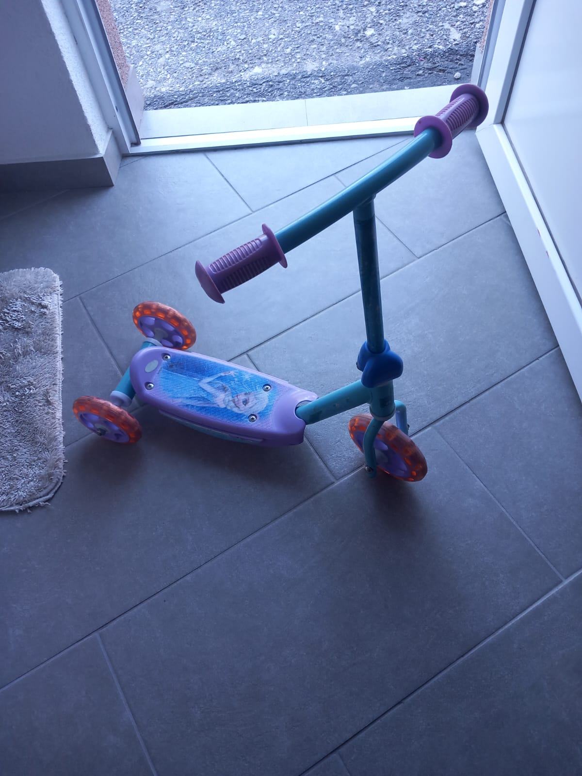Dječji romobil Frozen
