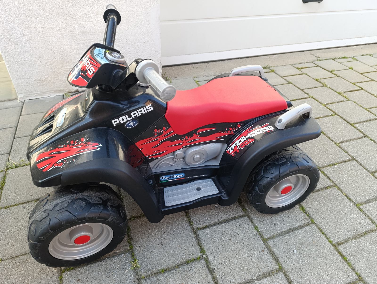Električni quad Peg-Perego