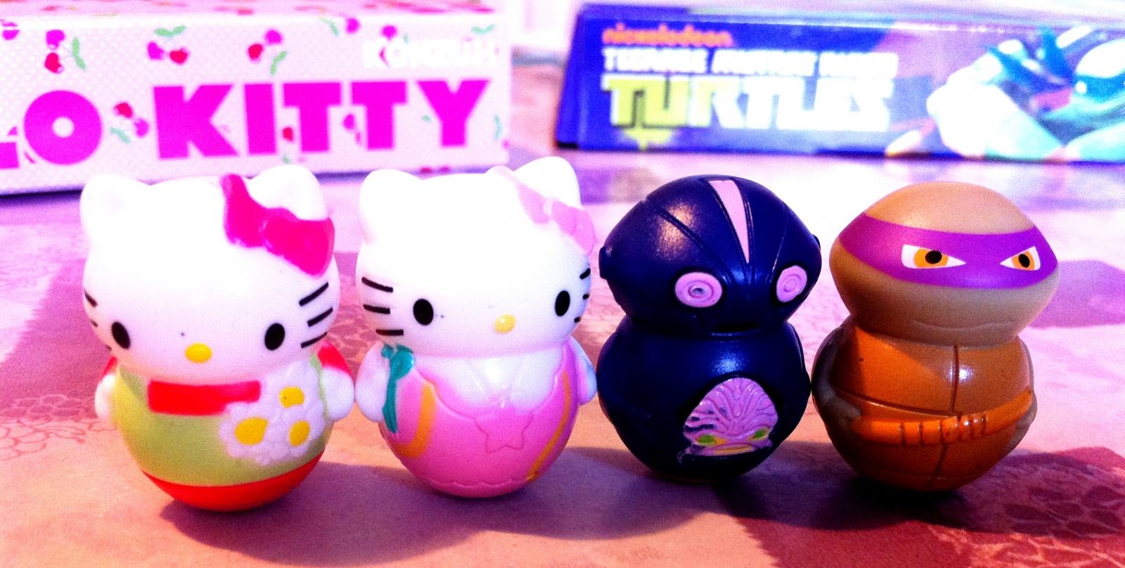 Nikiforija: Hello Kitty i Ninja Turtles sličice i figurice