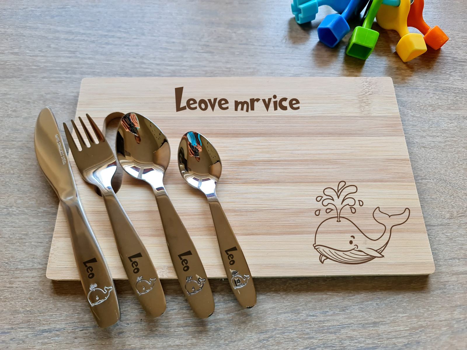Personalizirana daska i pribor za jelo, poklon za bebe