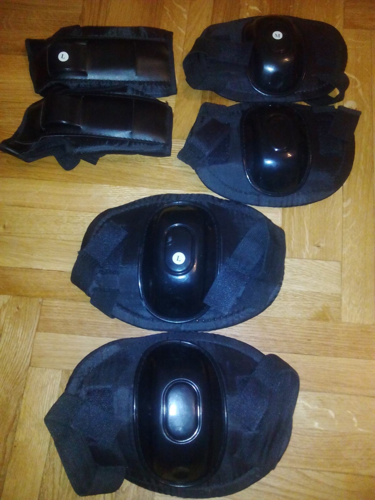 Štitnici za odrasle za ruke. laktove i koljena za skejtanje ili rol.