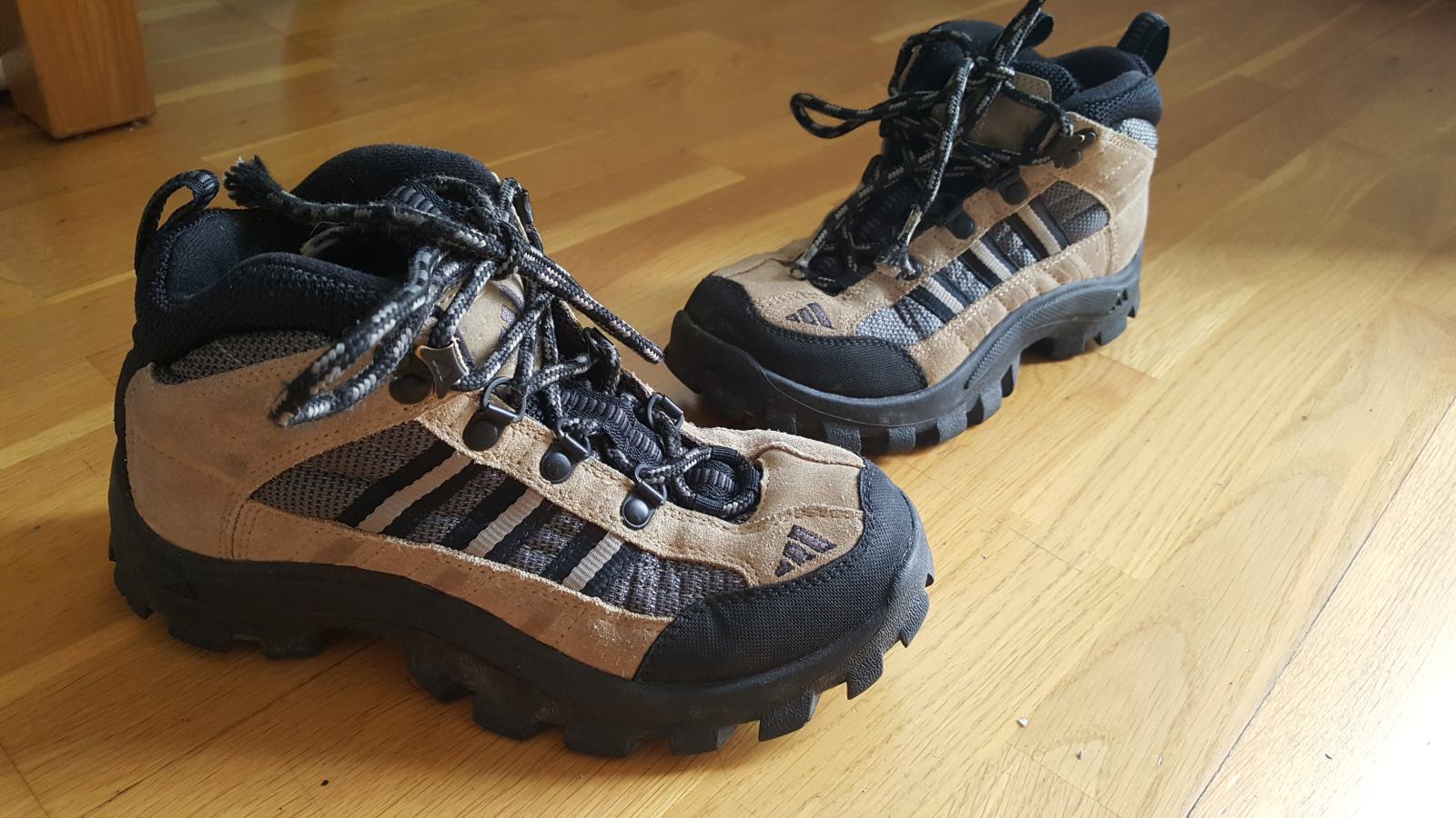 Adidas gojzerice br 36