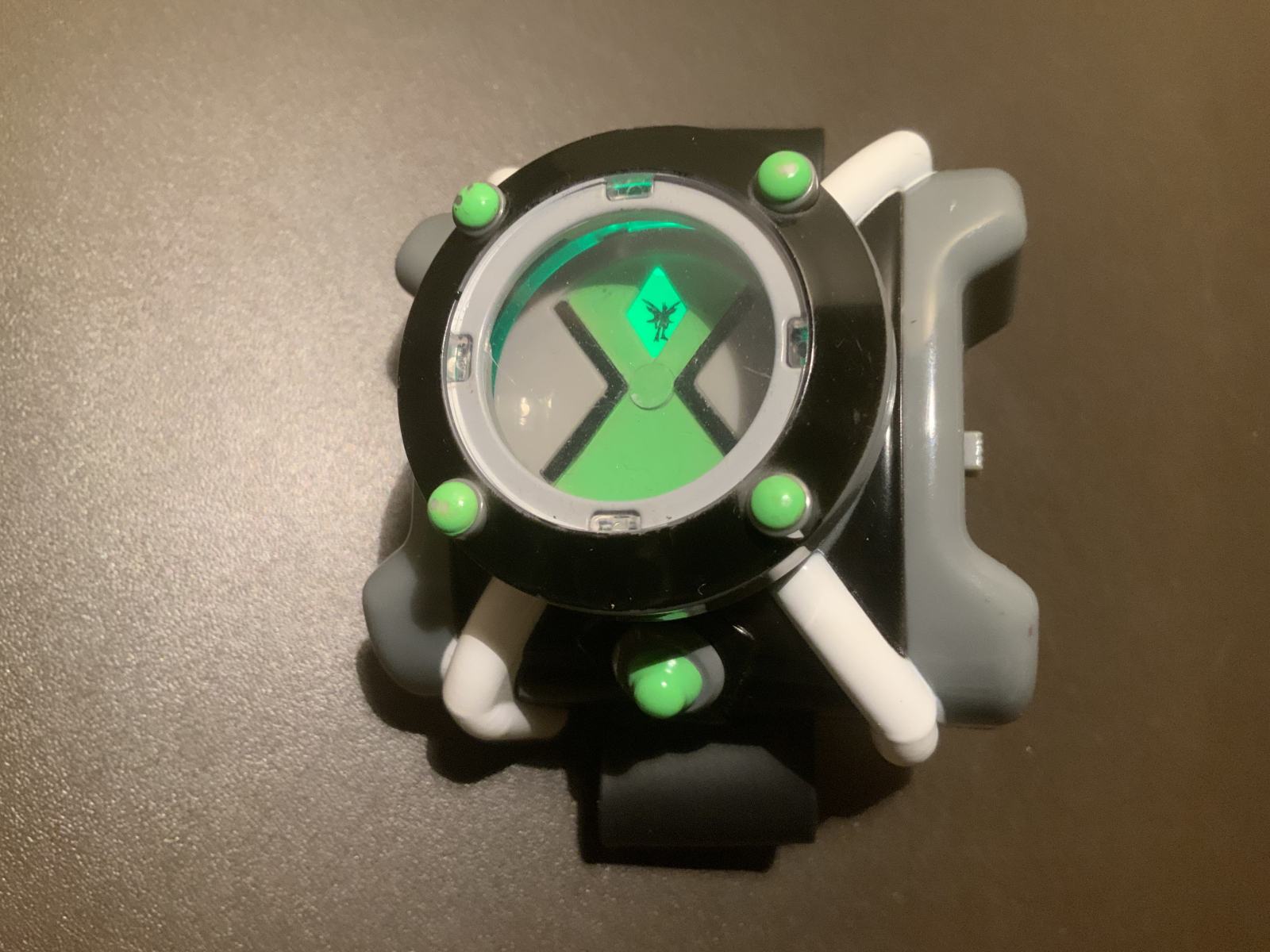 BEN 10 Basic Omnitirix sat