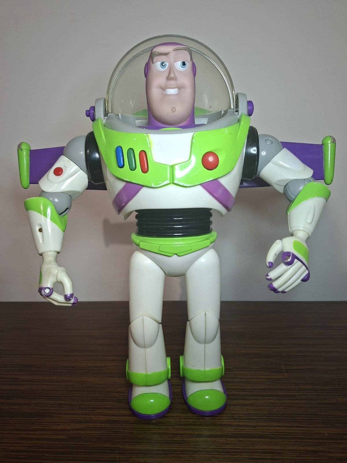 Buzz Lightyear veca figura na baterije iz Toy Story filmova