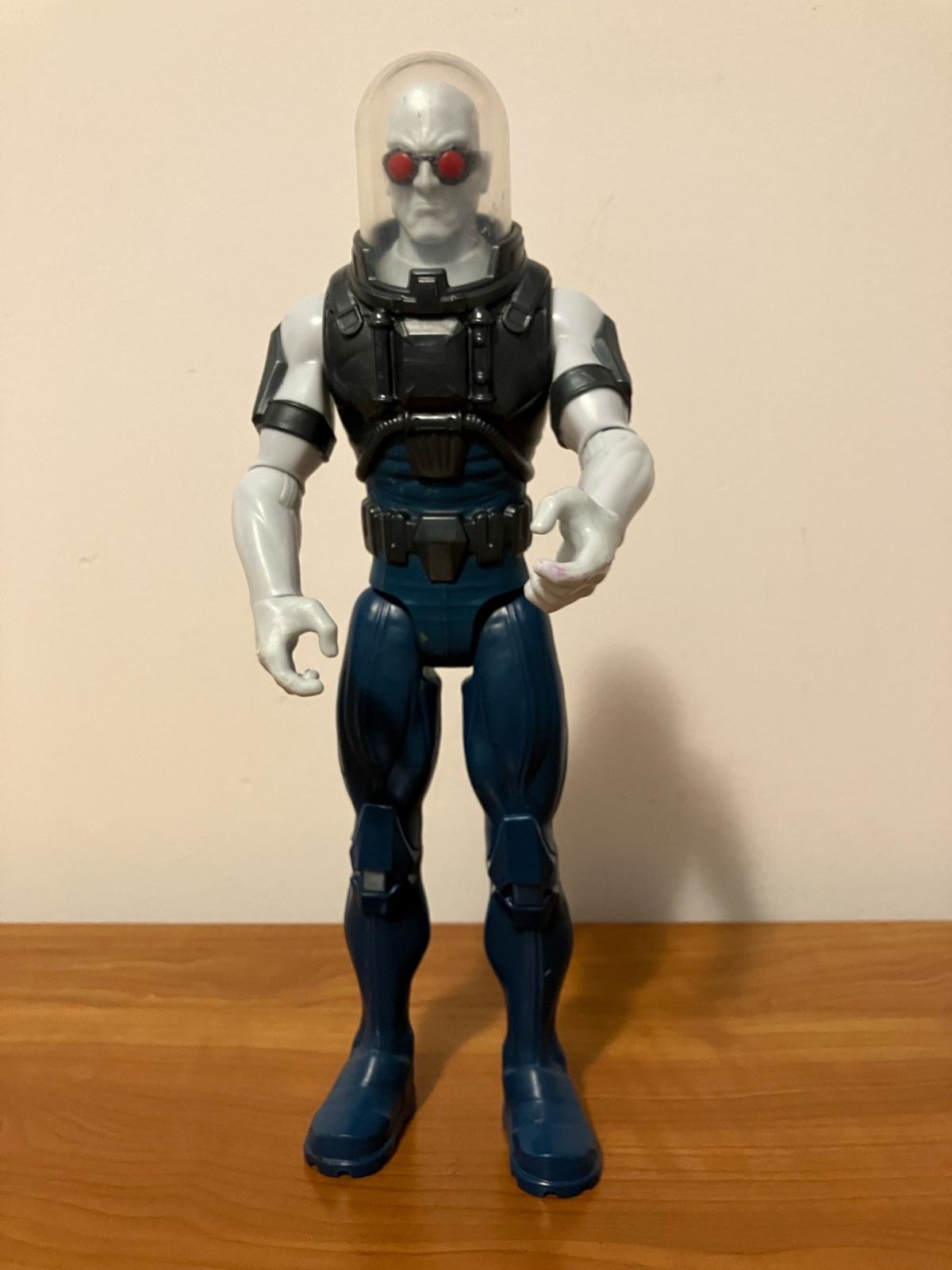 Figura Mr Freeze - Batman negativac, 30 cm