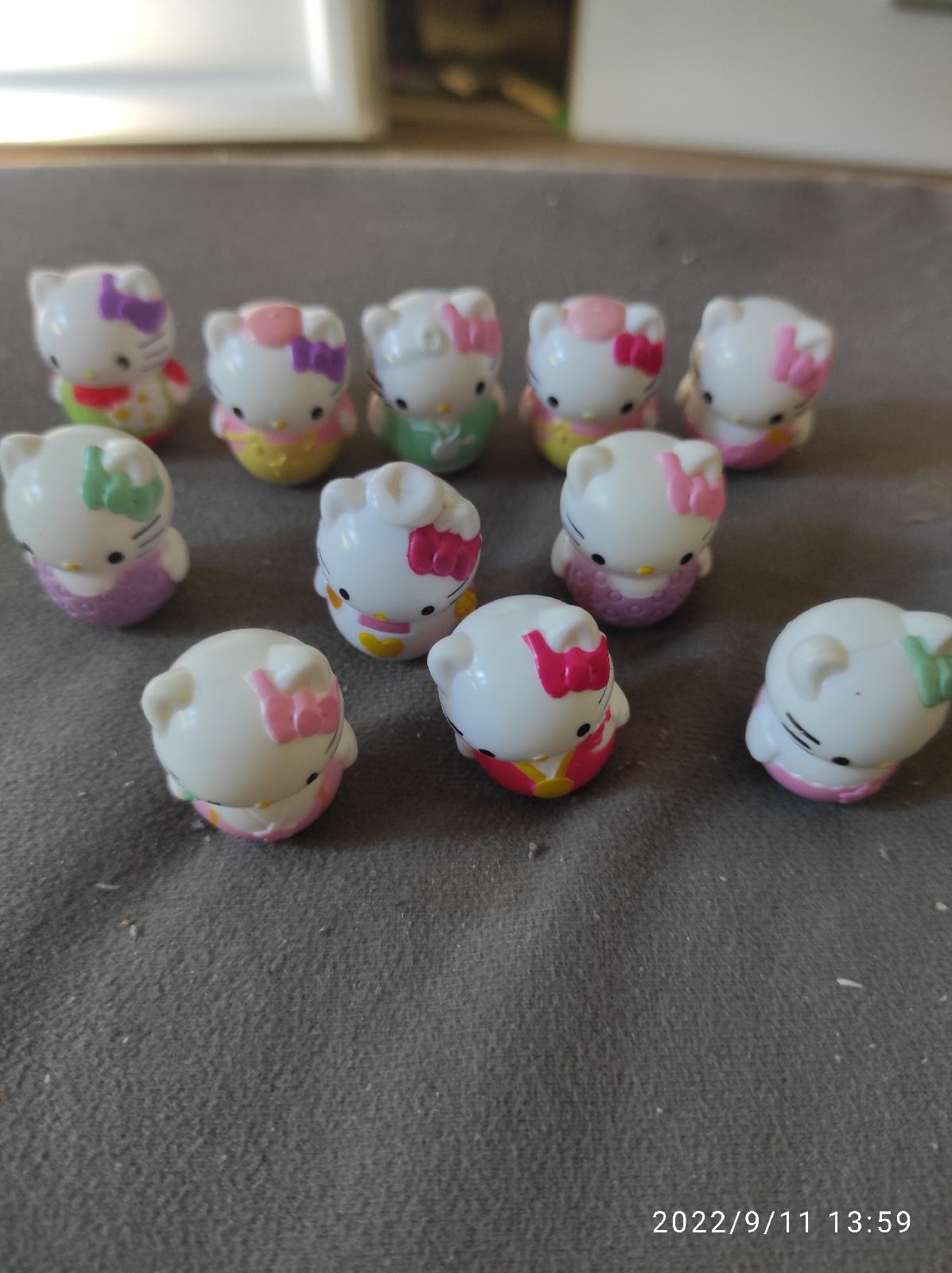 hello Kitty figurice