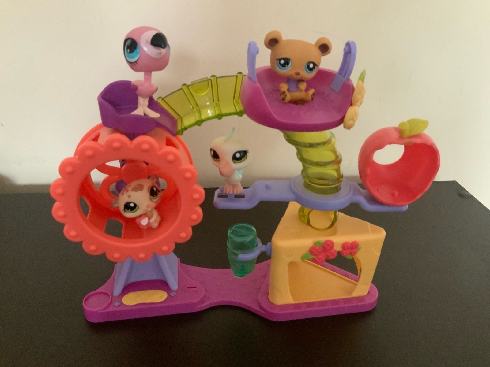 Littlest Pet Shop (LPS) igralište i 4 figurice