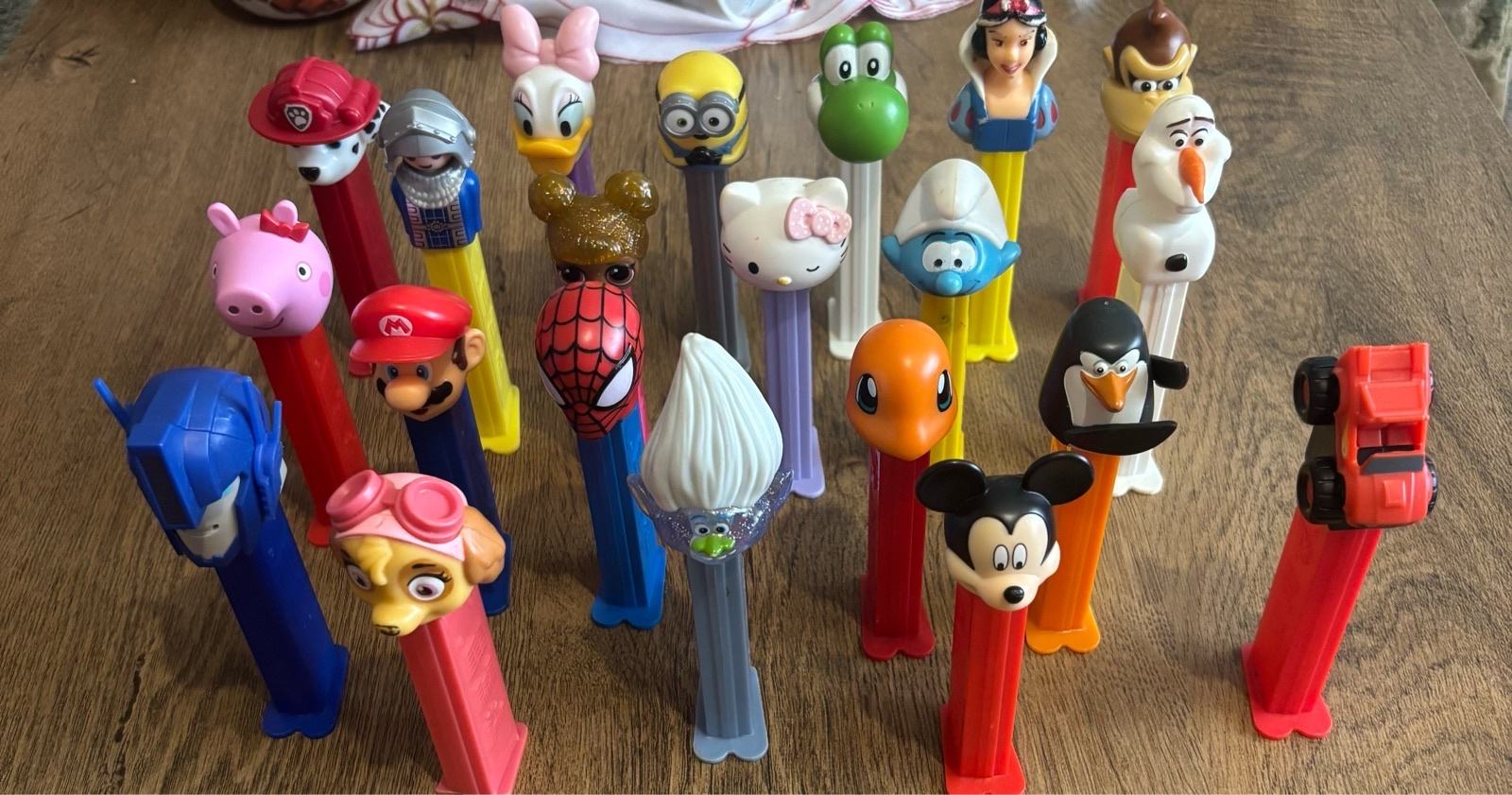 LOT PEZ FIGURICA