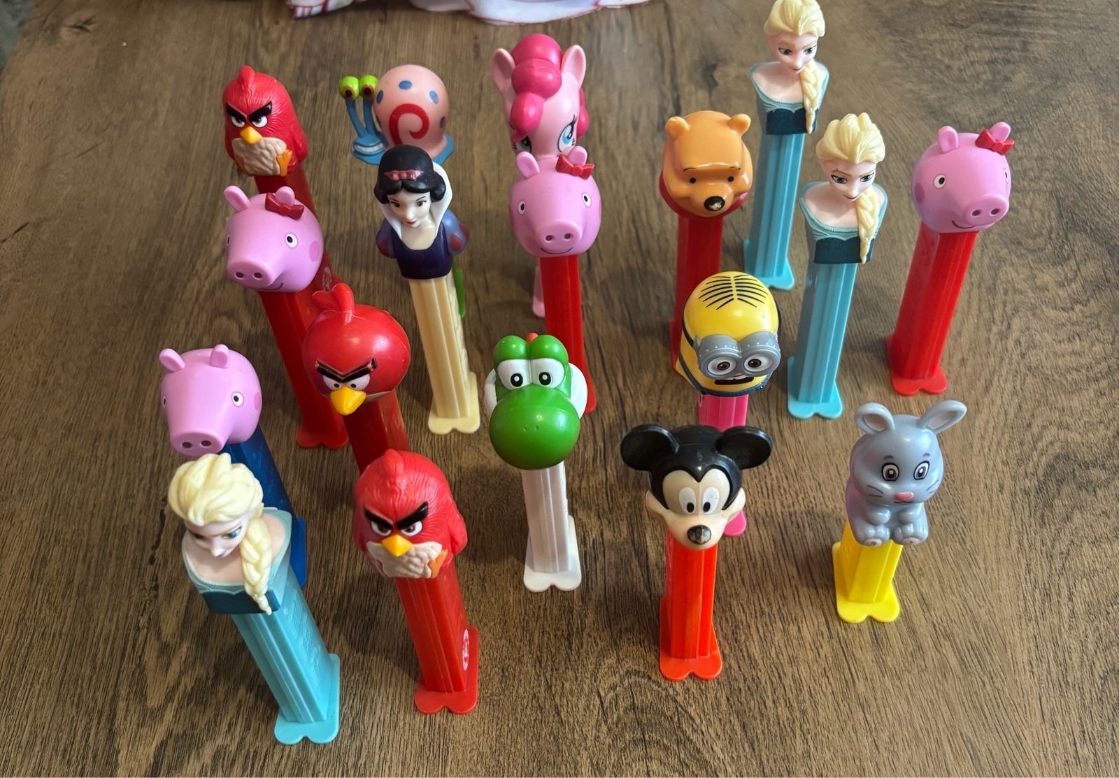 LOT PEZ FIGURICA