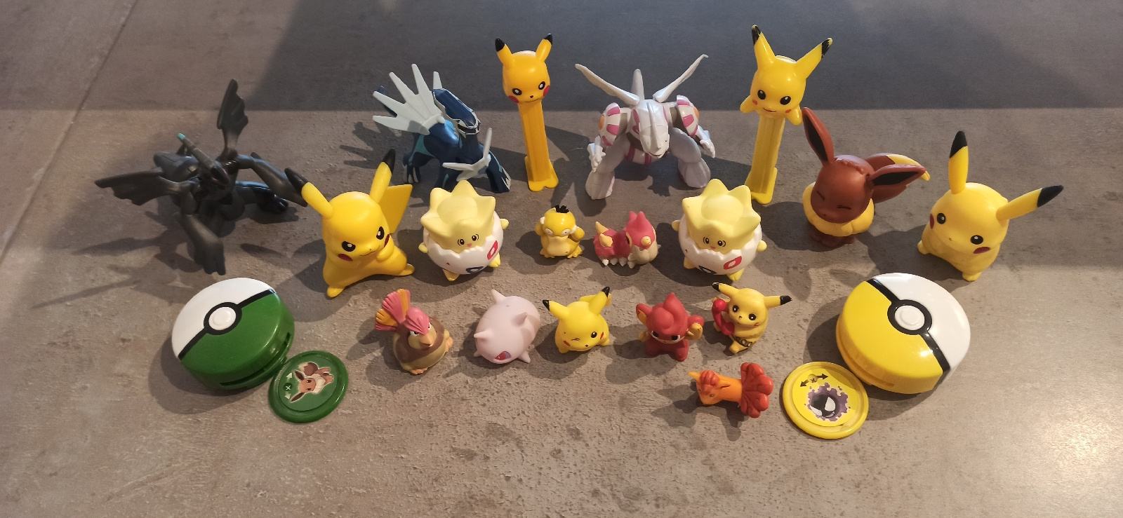 Pokemon mala kolekcija figurica
