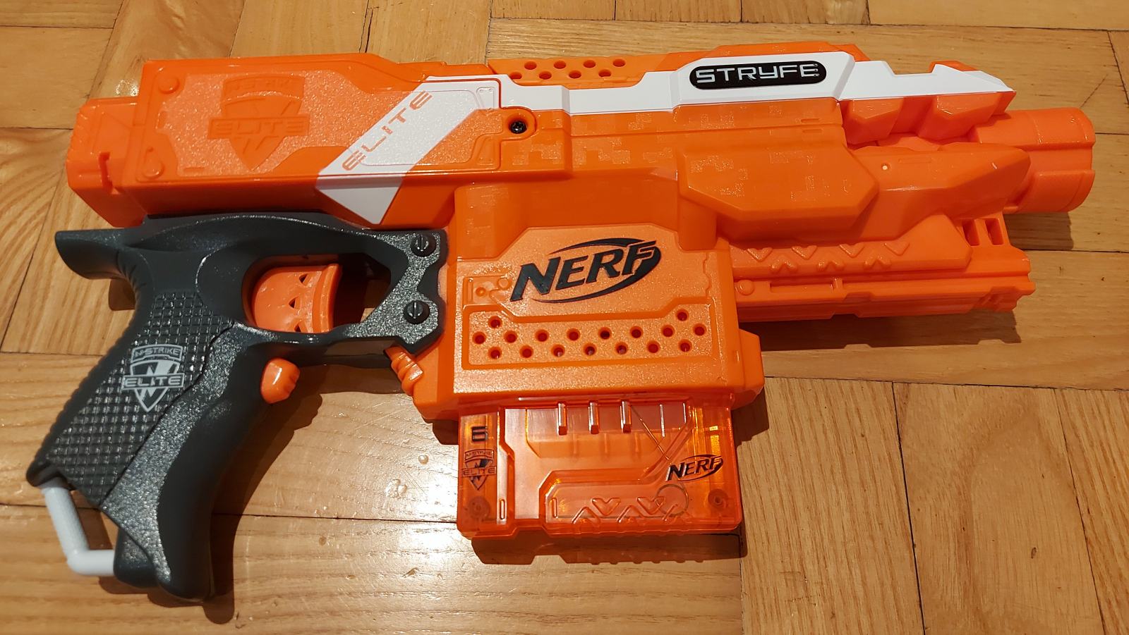 Nerf Elite Strife puška