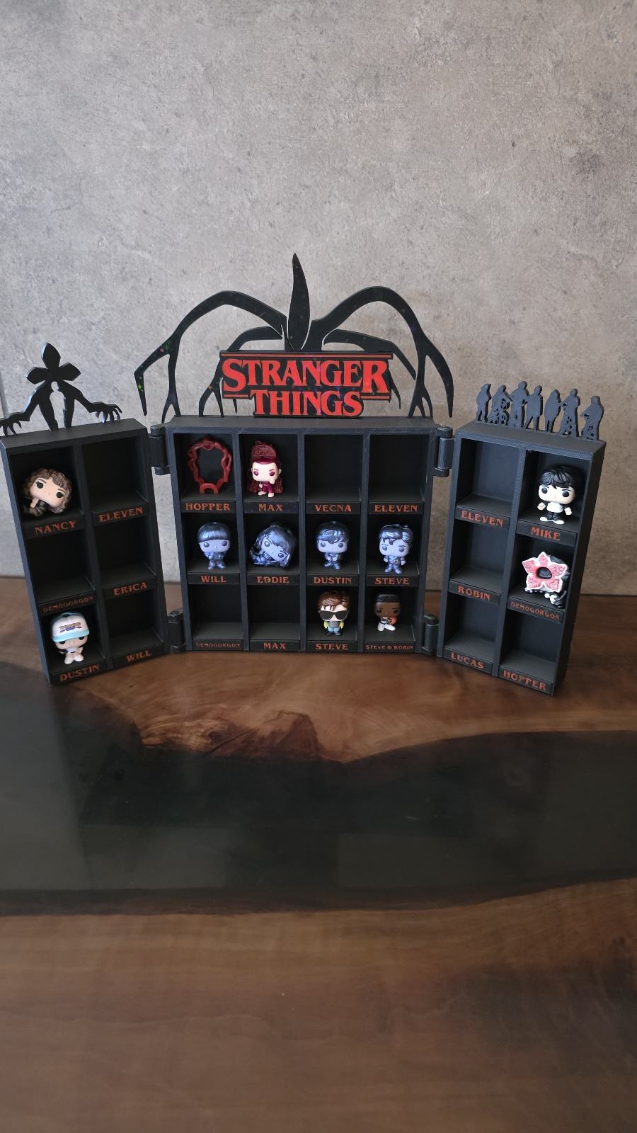 Preklopna Stranger Things polica za Funko Pop figurice