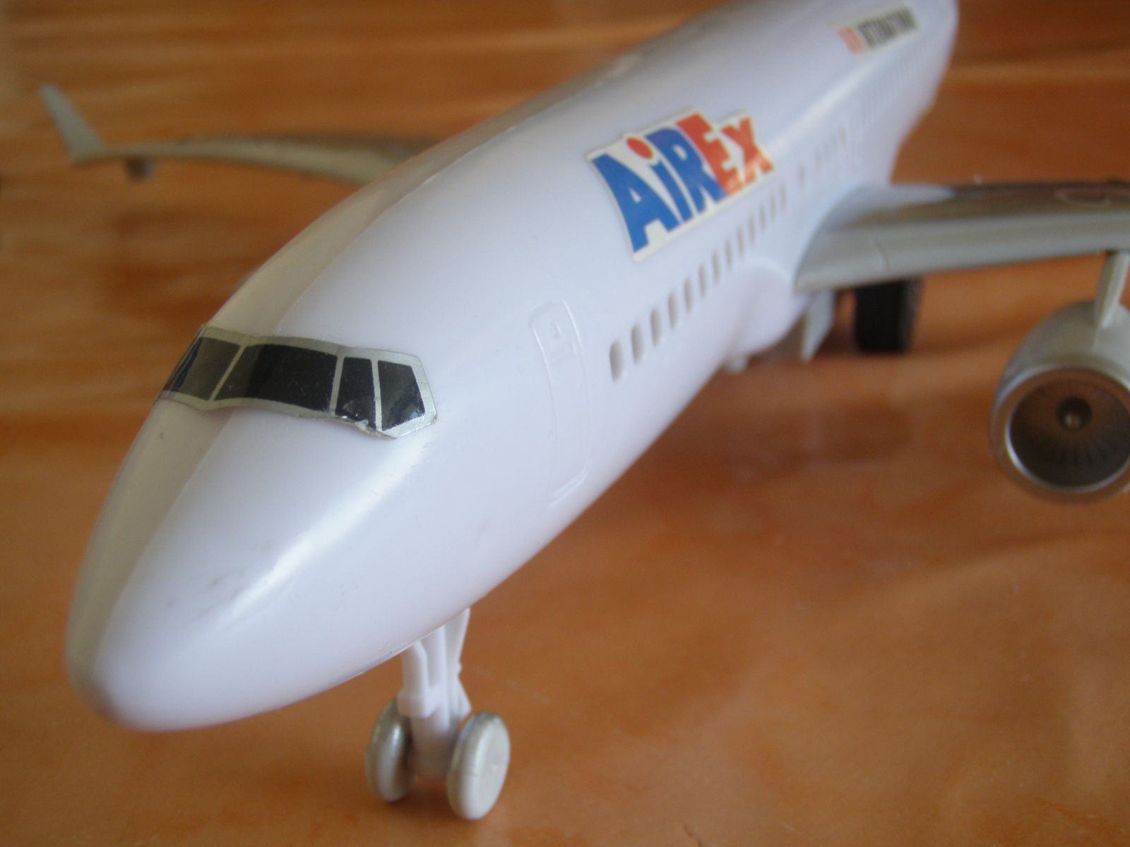 Avion igračka