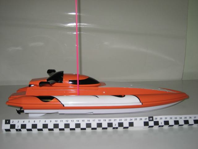 Brod gliser na daljinski