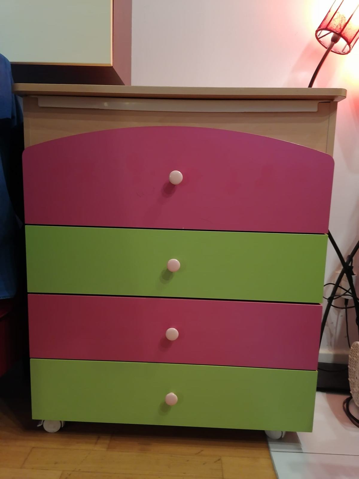 Komoda za presvlačenje s kadicom za bebe