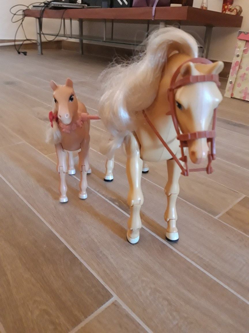 Barbie mama i beba konj