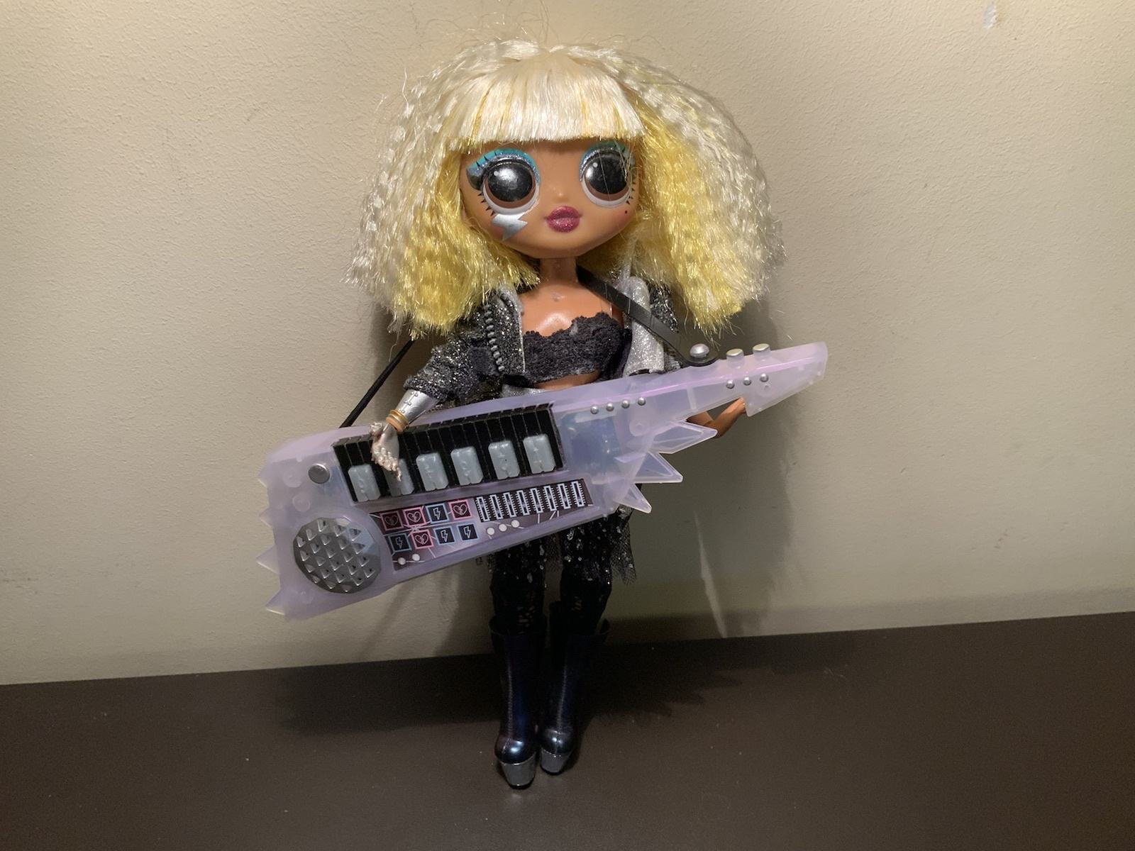 LOL Surprise OMG Remix Rock Fame Queen lutka visine 25 cm